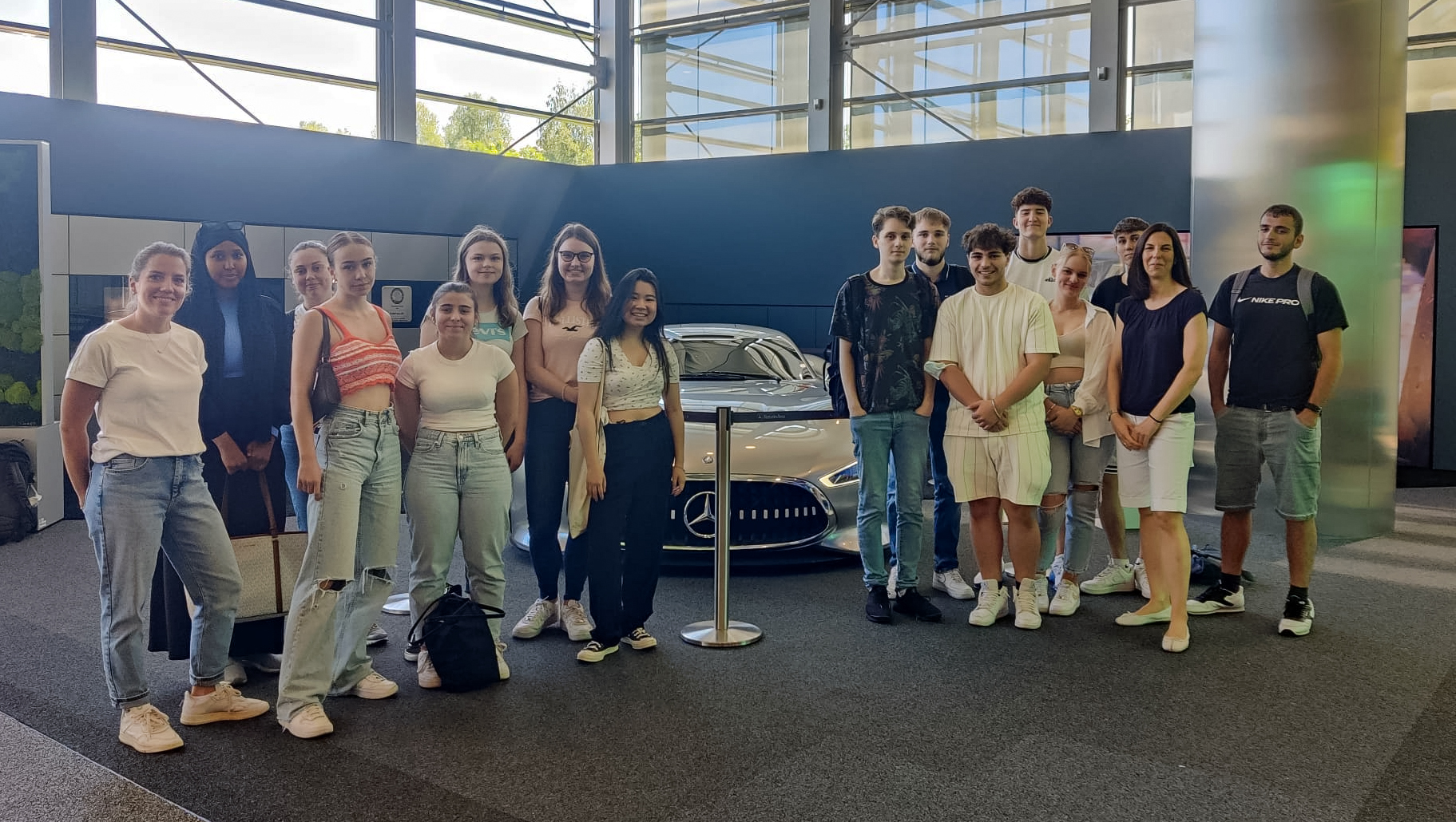 Betriebsbesichtigung der JS1f im Mercedes-Werk Rastatt